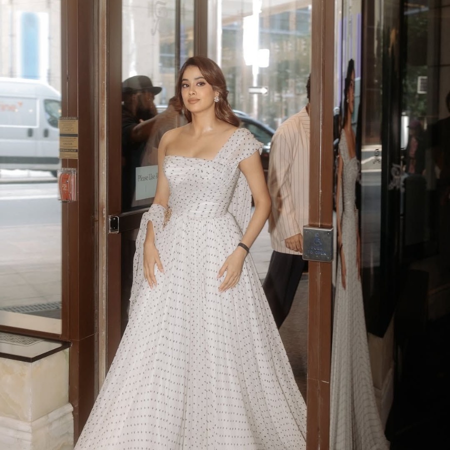 KATSEYE x Gap is a Y2K fever dream - The Nod Mag