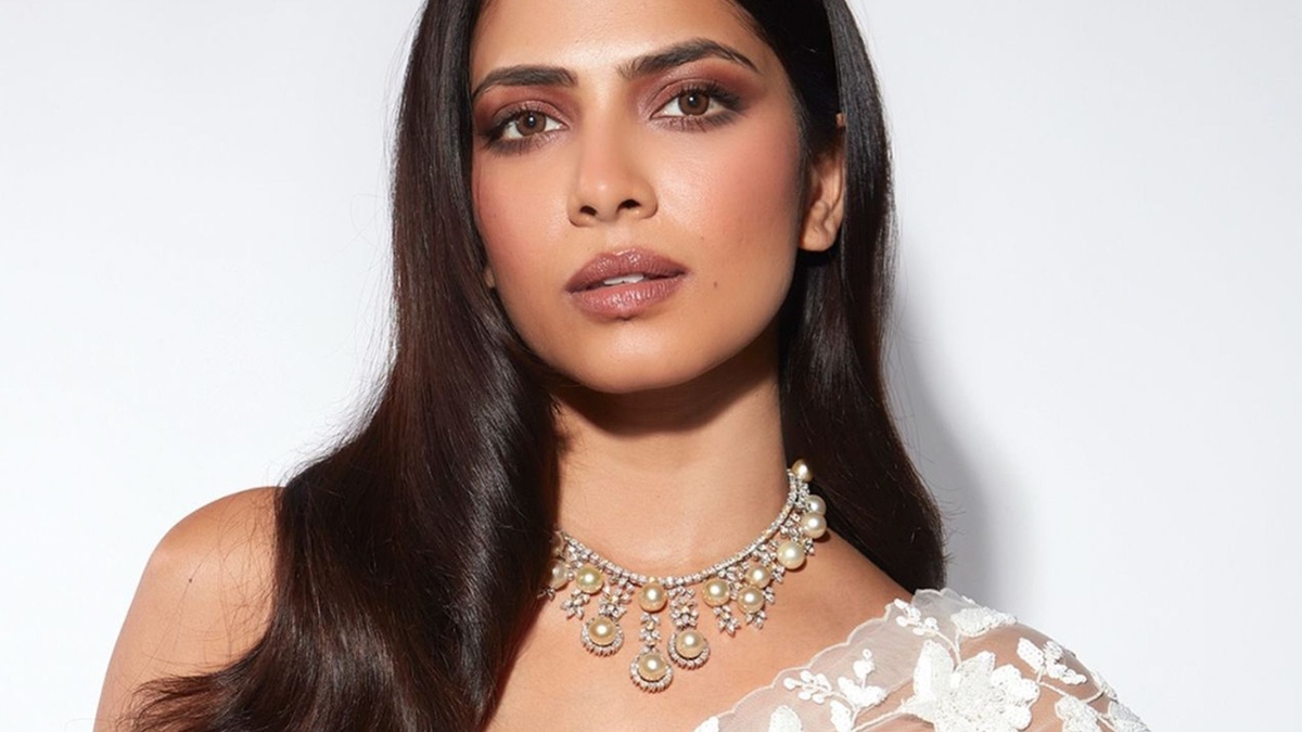 Minimalist jewellery for the Gen Z bride - The Nod Mag